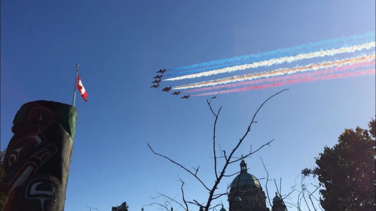 19 memorable shots from the RAF Red Arrows soaring over Victoria on ...