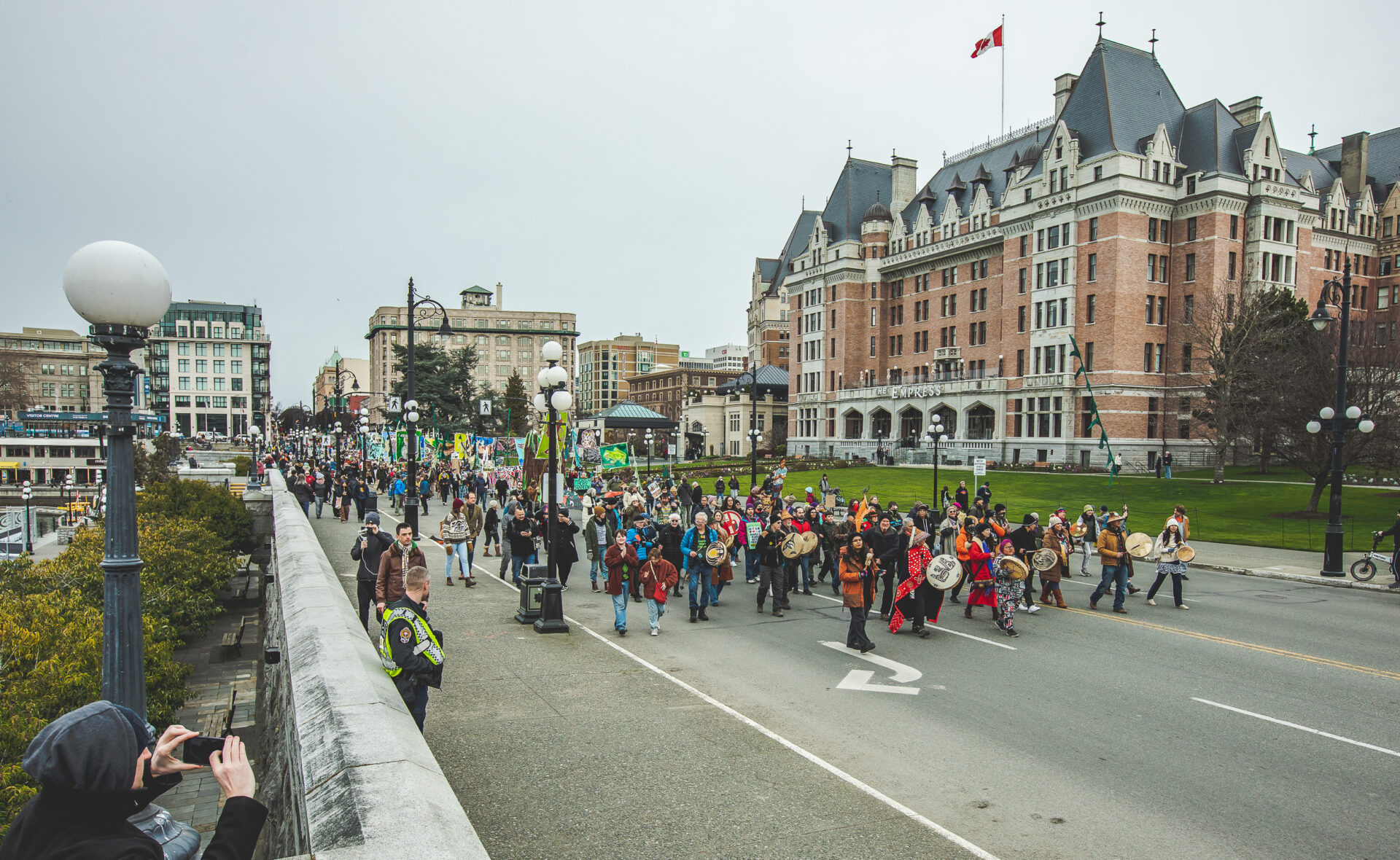 Neil Young surprises crowd at old-growth forest protest in Victoria ...