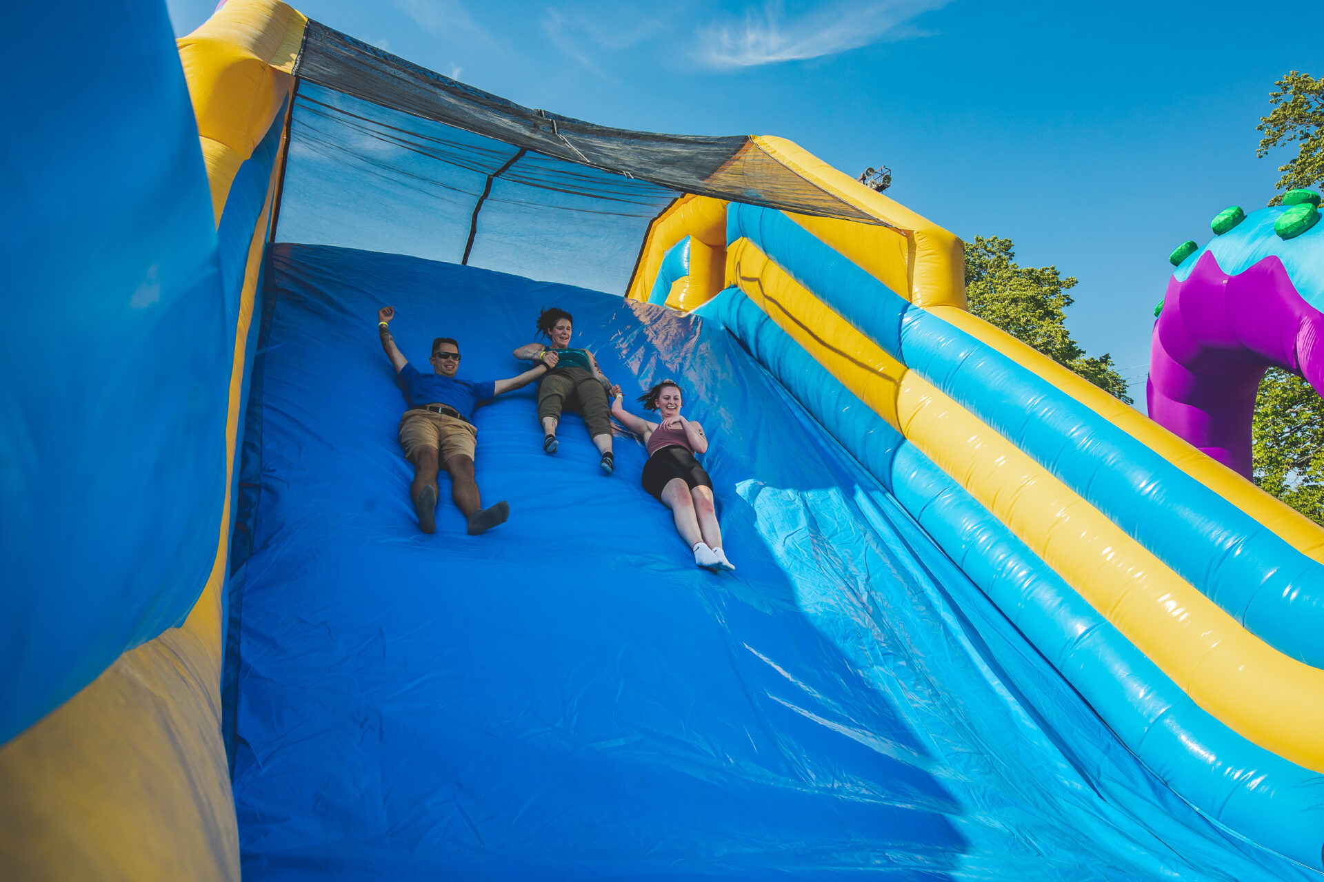 9 killer captures from the massive 1,000 foot inflatable obstacle ...