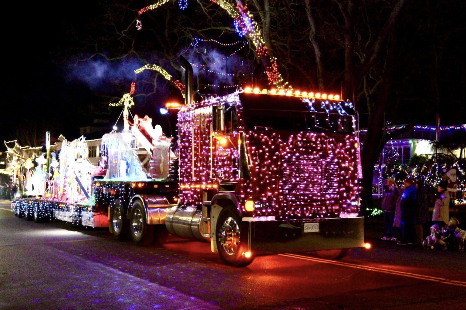 17 stunning snaps of Saturday night’s IEOA Truck Light Parade in ...