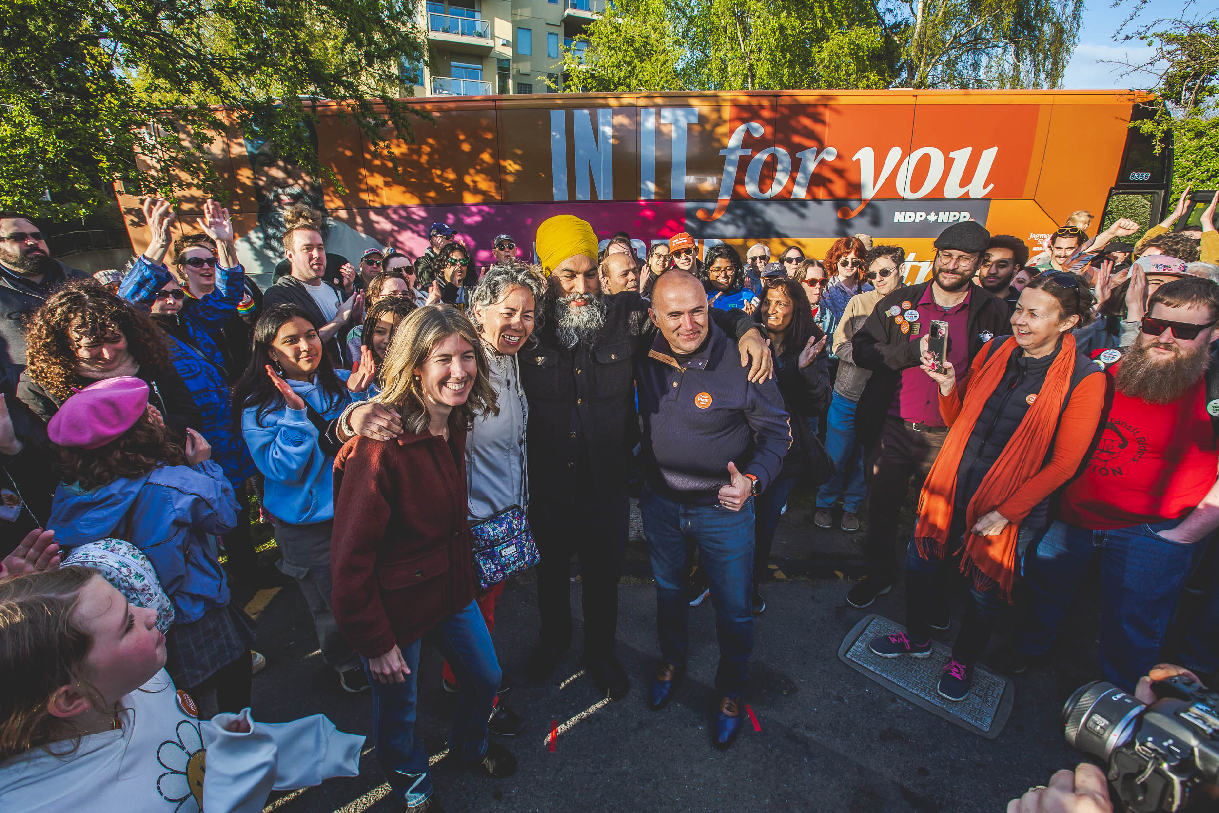 Record number of Canadians vote early as Jagmeet Singh campaigns on ...