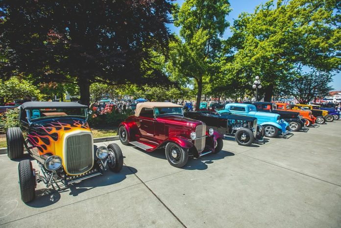 21 images from Victoria’s beloved Deuce Days craze (PHOTOS)