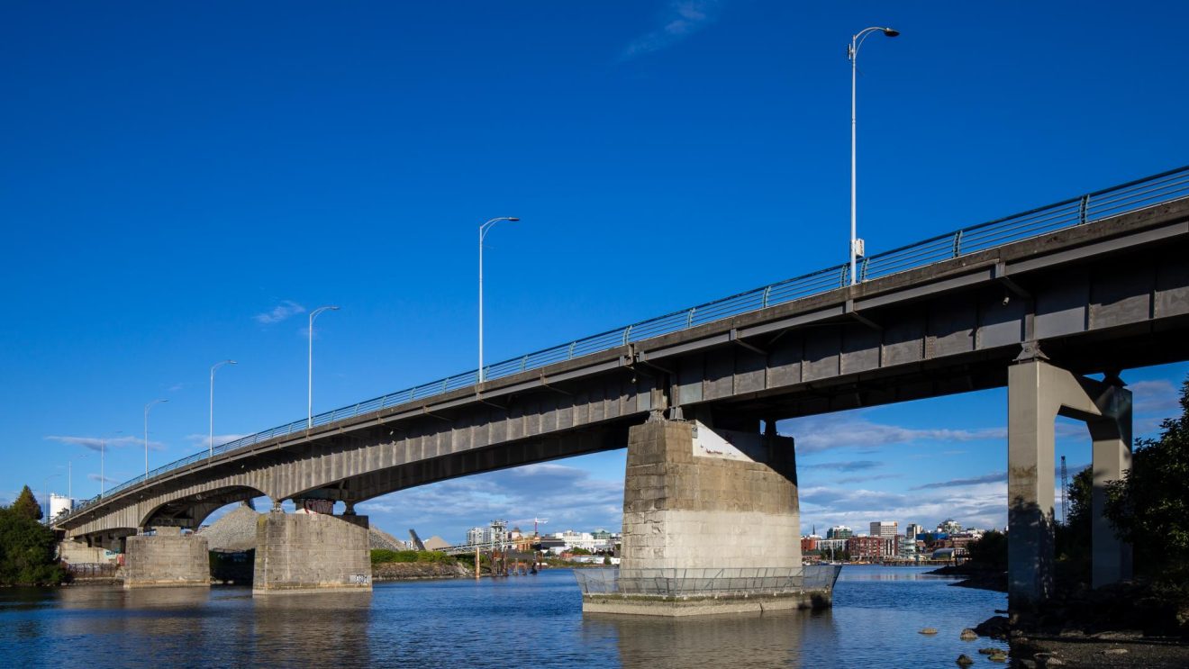 Victoria's Bay Street Bridge to close eastbound lane for up to four months