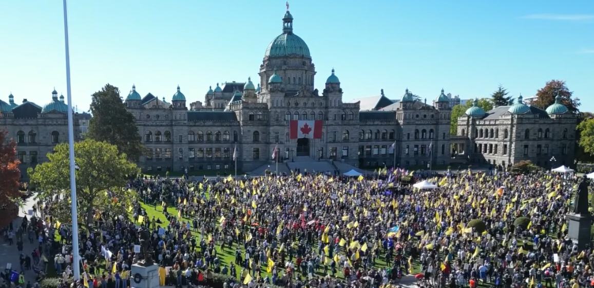 Thousands rally at BC Legislature in support of striking public service ...
