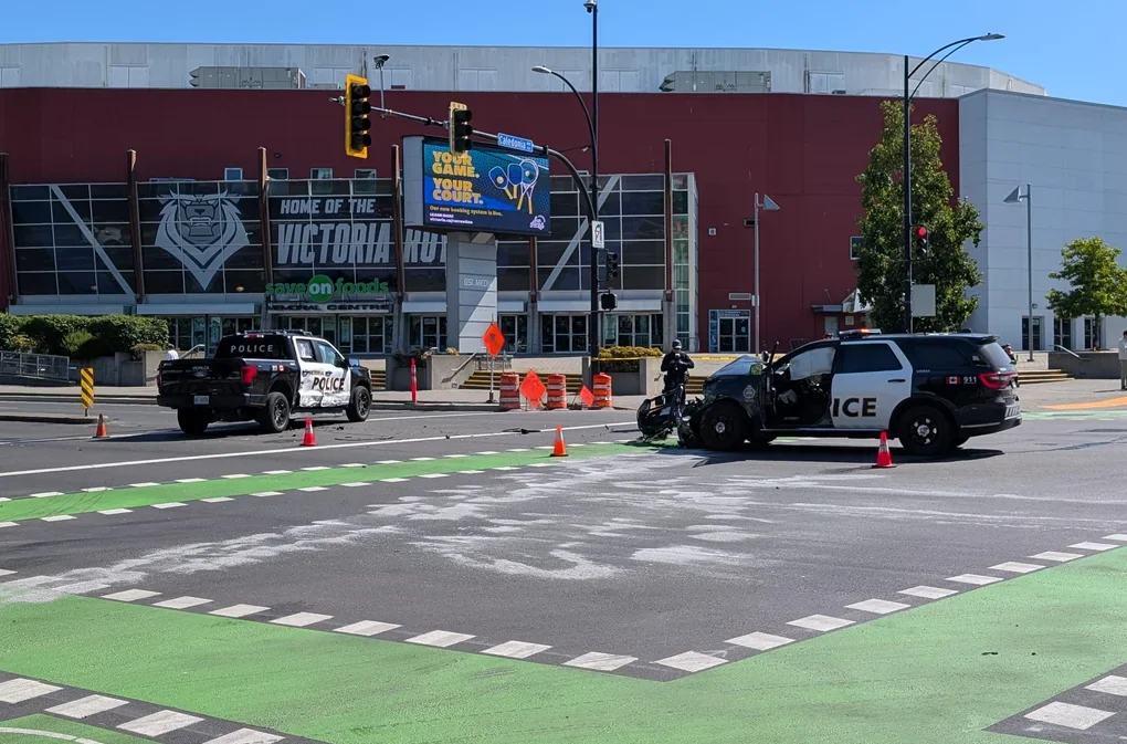 Crash involving 2 VicPD vehicles shuts down busy Victoria intersection